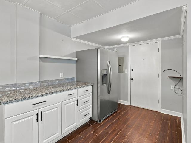 932 West Ave