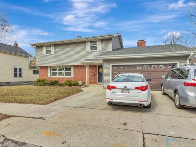 932 Vine Ave, Oshkosh, WI 54901