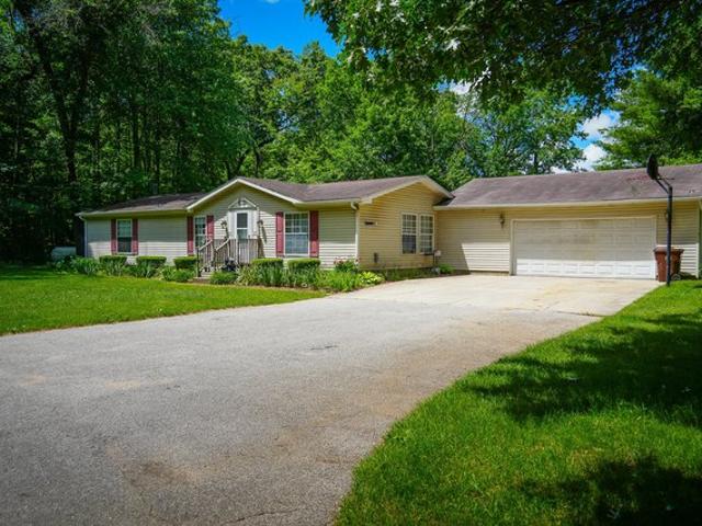 9339 Maple Hill Rd, Howard City, MI 49329