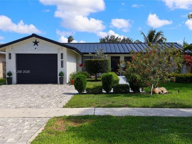 9330 NW 43rd St, Sunrise, FL 33351