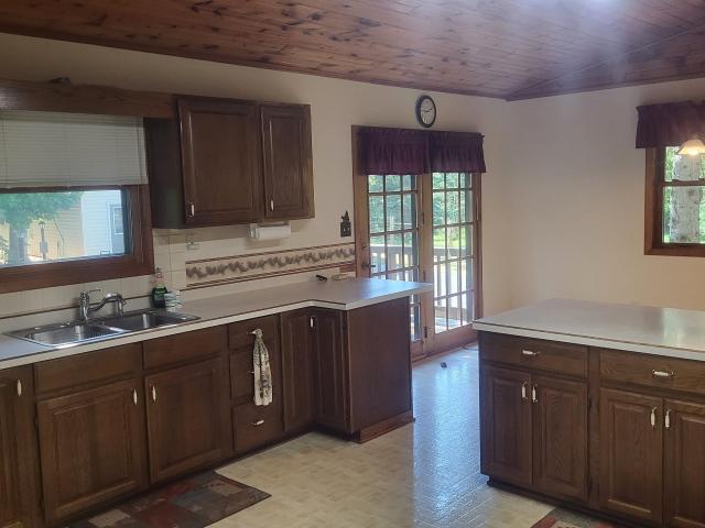 9332 deer lake road