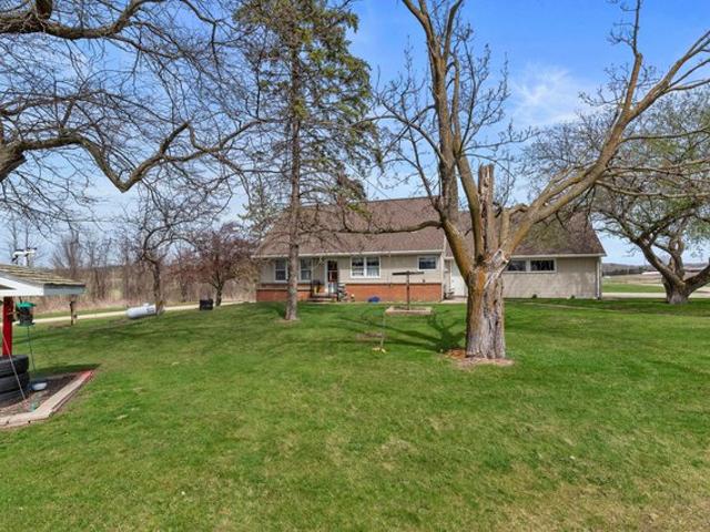 9332 Skyline Dr, Wayne, WI 53002