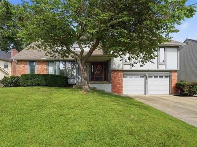 9332 W 116th Ter, Overland Park, KS 66210