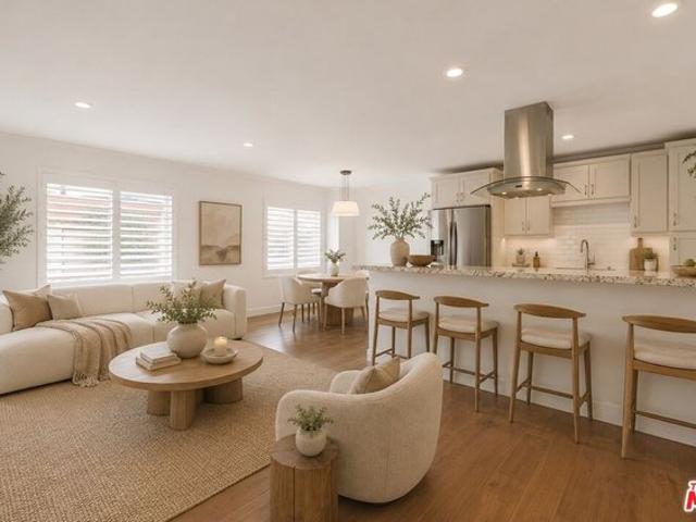 933 11th St Apt 21, Santa Monica, CA 90403