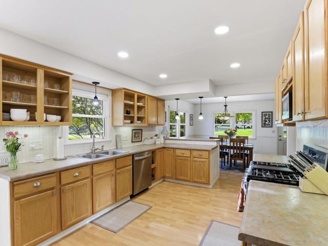 933 5th Street W