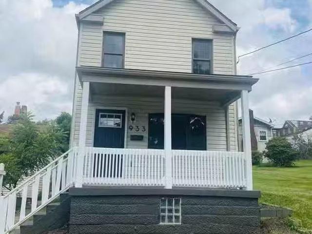 933 6th Street 1 933 6th St