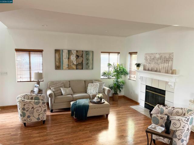 933 Country Run Dr, Martinez, CA 94553 | MLS #41128 | Compass