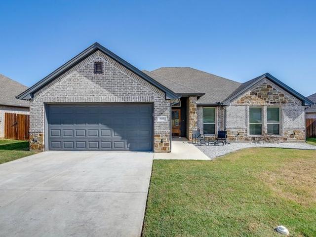 933 Avagail Ave, Springtown, TX 76082