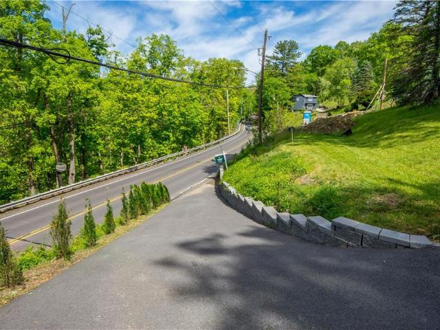933 Boyce Rd, Bridgeville, PA 15017 | MLS #1755