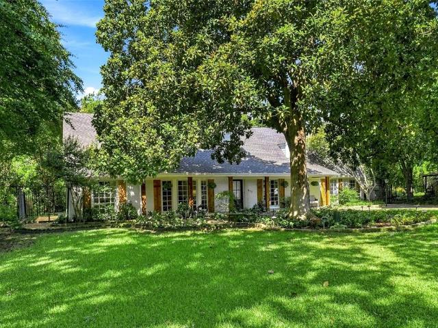 933 Blue Lake Circle