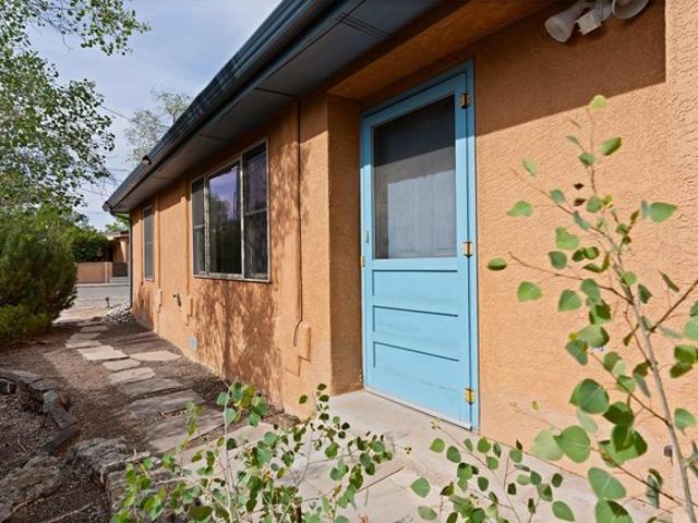 933 Dunlap St, Santa Fe, NM 87501