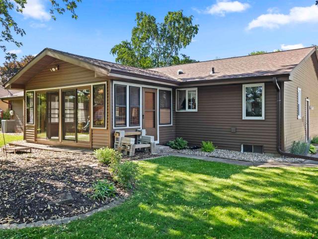 933 e capitol drive