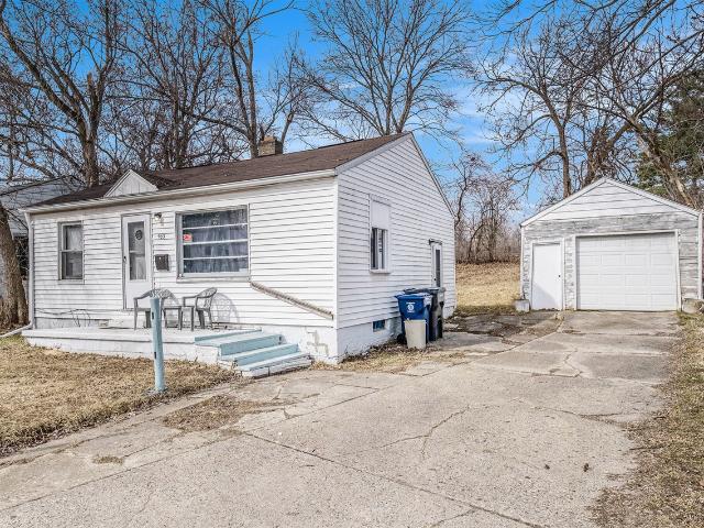 933 E Foss Avenue