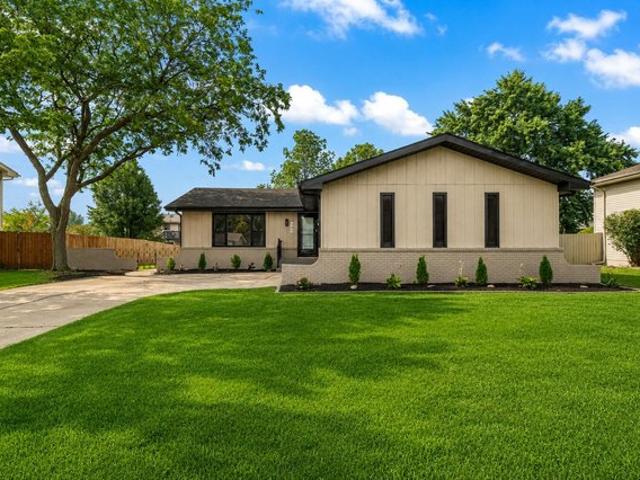 933 Hanover Ln, Dyer, IN 46311