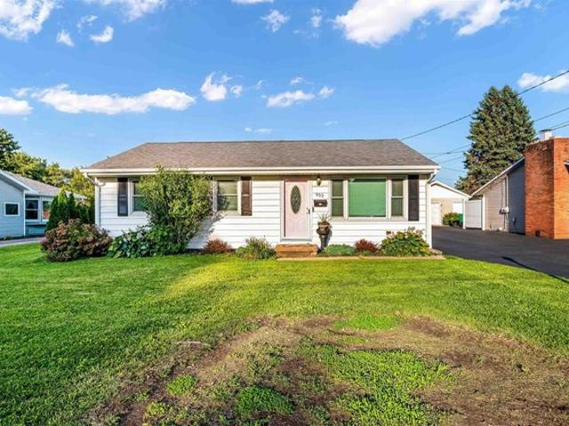 933 Olive St, Galesburg, IL 61401