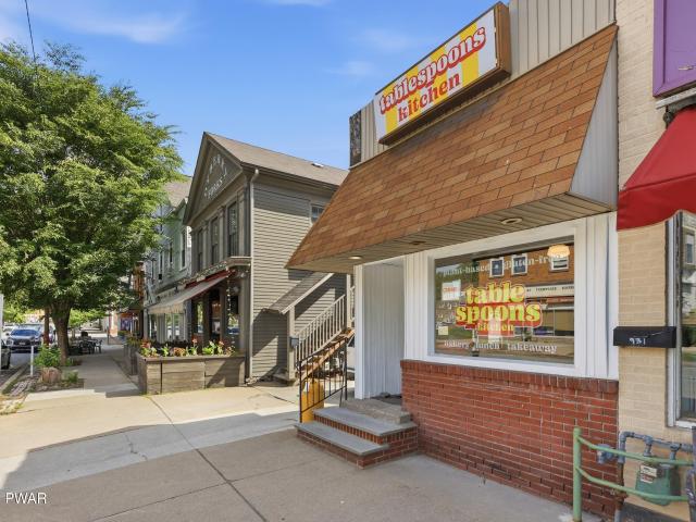 933 Main Street