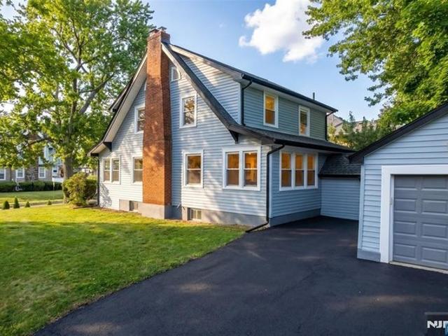 933 Maple Ave, Ridgefield, NJ 07657