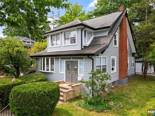 933 Maple Ave, Ridgefield, NJ 07657