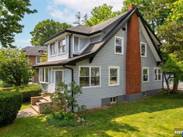 933 Maple Avenue