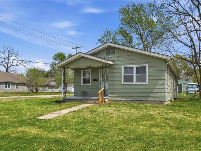 933 N Cedar St, Ottawa, KS 66067 | MLS #2610 | Compass