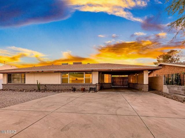 933 N Columbus Blvd, Tucson, AZ 85711