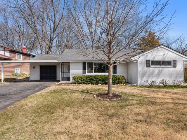 933 N Midlothian Rd, Mundelein, IL 60060