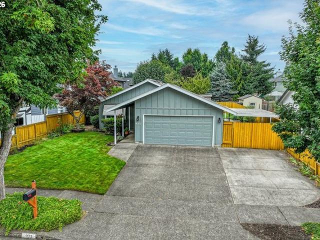 933 S 44th St, Springfield, OR 97478