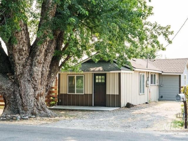933 S Mill Rd, Emmett, ID 83617