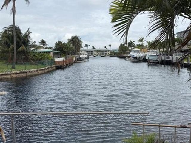 933 SE 10th Ct, Pompano Beach, FL 33060