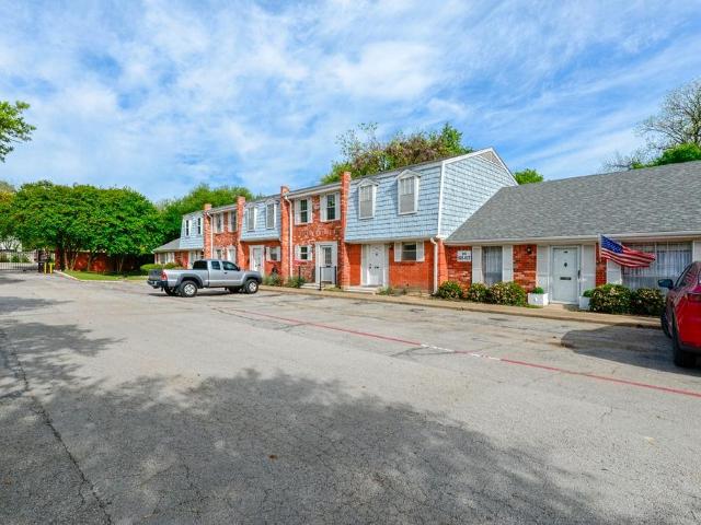 933 Roaring Springs Rd, Fort Worth, TX 76114 | MLS #21210