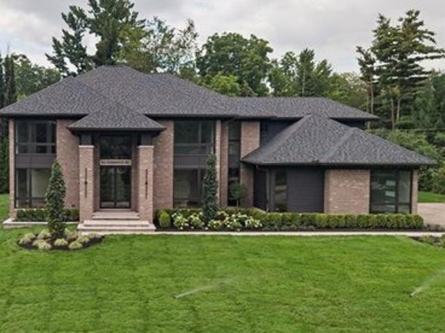 933 Robinhood Rd, Bloomfield Township, MI 48304