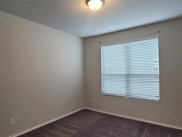 933 Ravenwood Lane