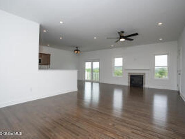 933 Ridge View Circle