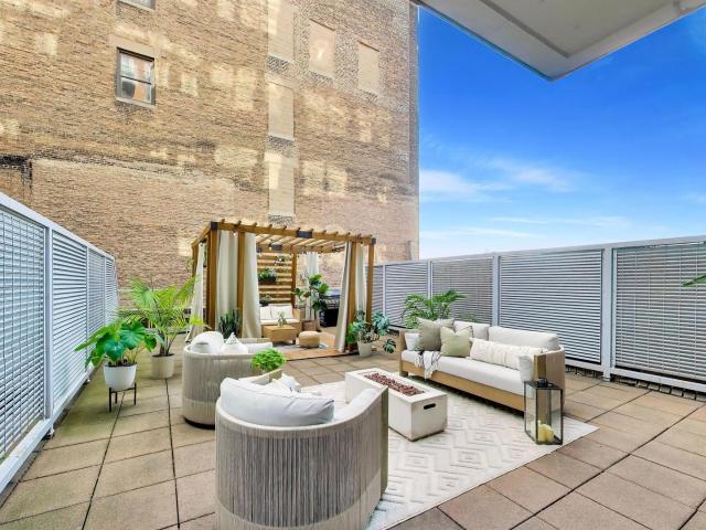 933 W Van Buren Street # 326