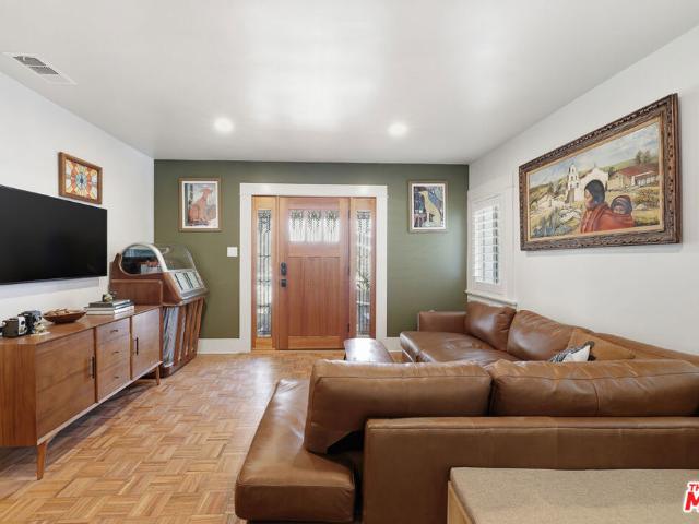 933 Walnut Avenue