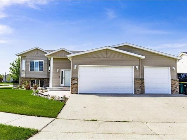 933 Westport Pkwy, West Fargo, ND 58078