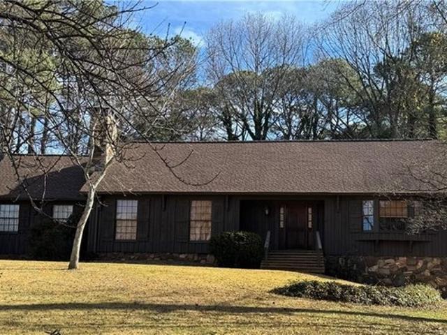 933 Viking Dr, Stone Mountain, GA 30083