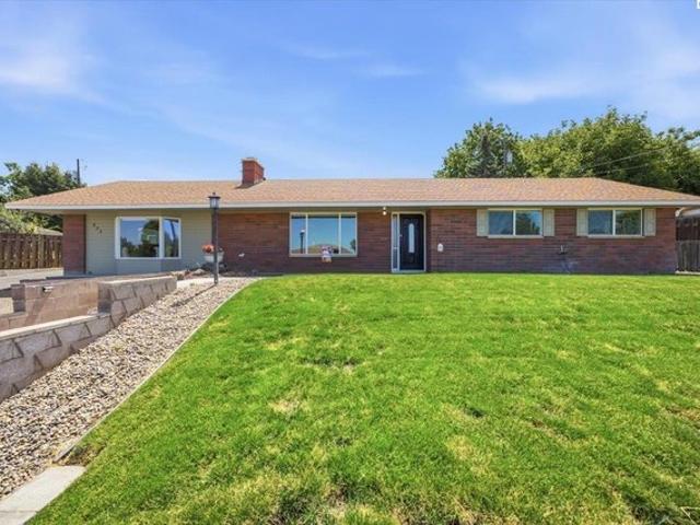 933 Vine Ave, Sunnyside, WA 98944