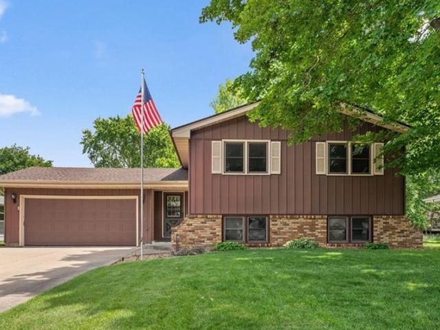 9346 Wellington Ln N, Maple Grove, MN 55369