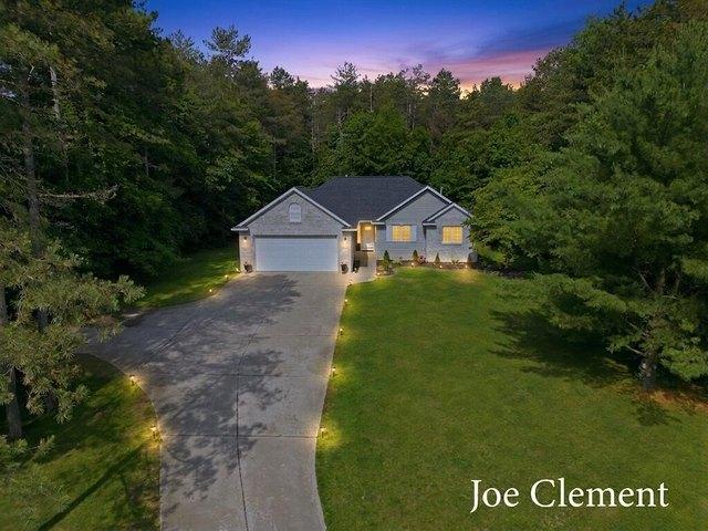 9347 Cedar Pines Ln NE, Sparta, MI 49345