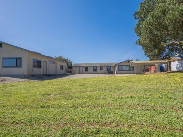 9340 Pollock Ln, Salinas, CA 93907