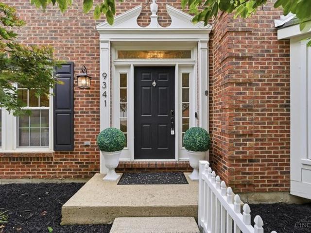 9341 Old Village Dr, Loveland, OH 45140