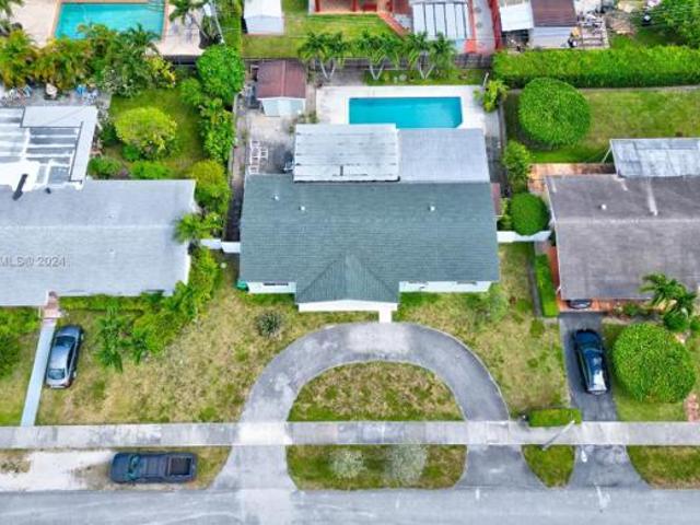 9341 SW 26th St, Miami, FL 33165