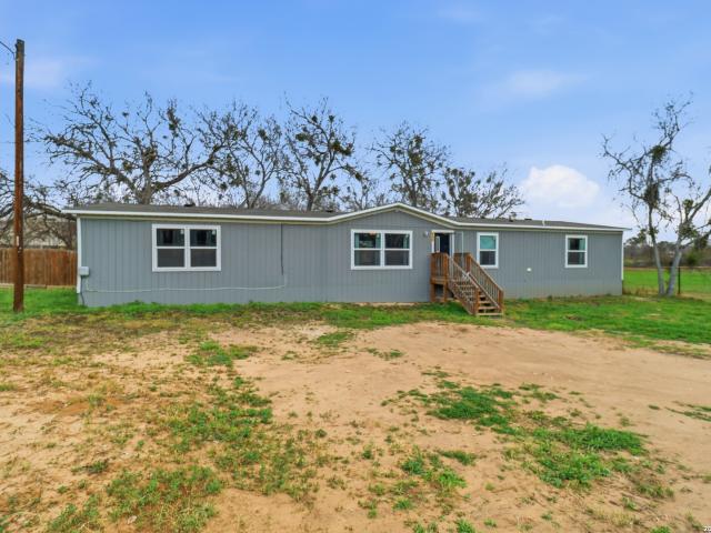 934 7th St, Floresville, TX 78114 | MLS #1942 | Compass