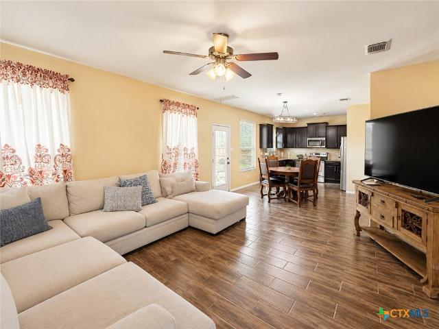 934 Hobby Road