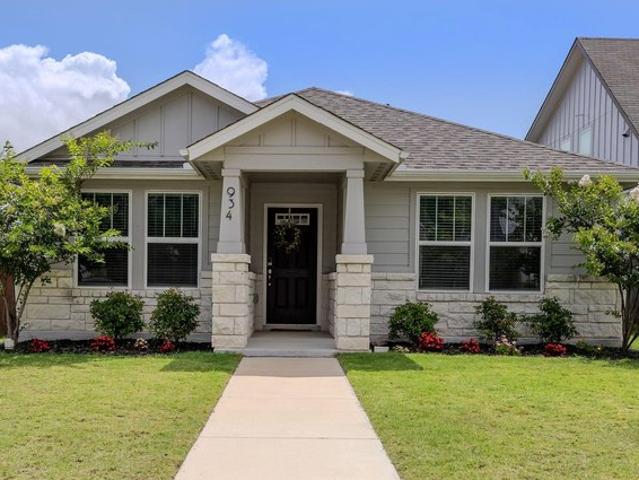 934 Main St, Hutto, TX 78634