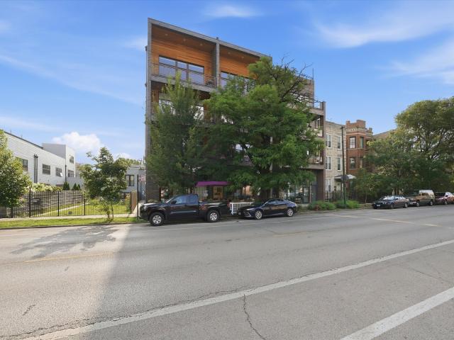 934 N California Avenue # 4N