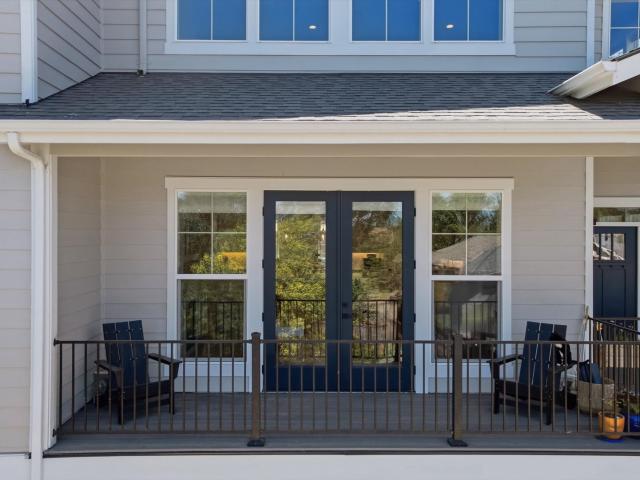 934 nw baker crest ct