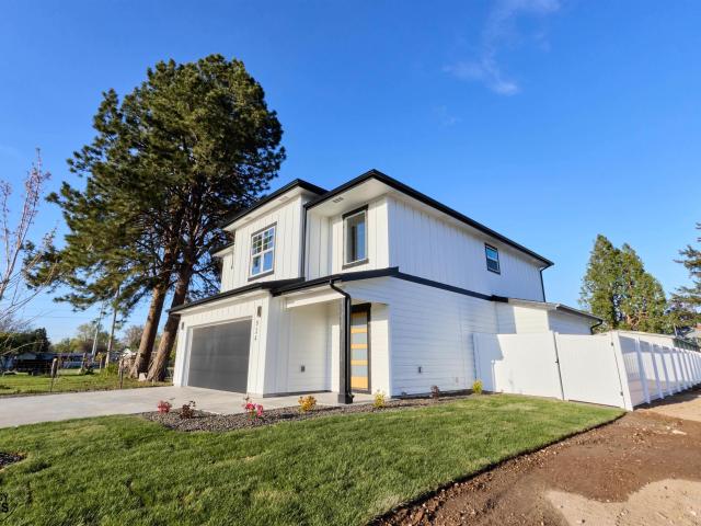 934 S Almond St