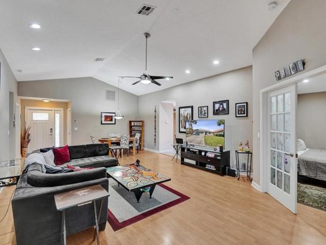 9355 NW 18th Dr, Plantation, FL 33322